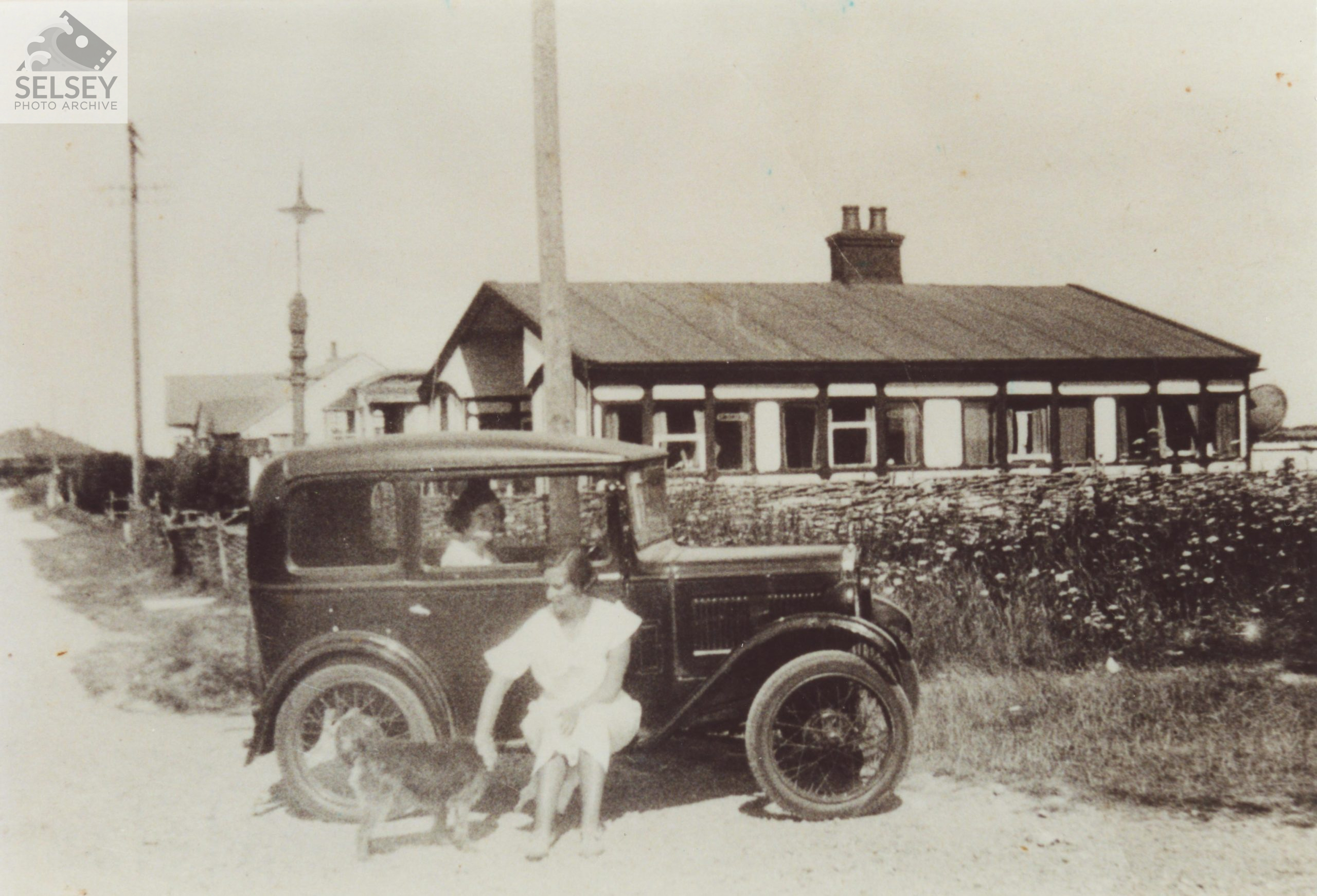 Selsey: Railway carriage home and car - Selsey Photo Archive